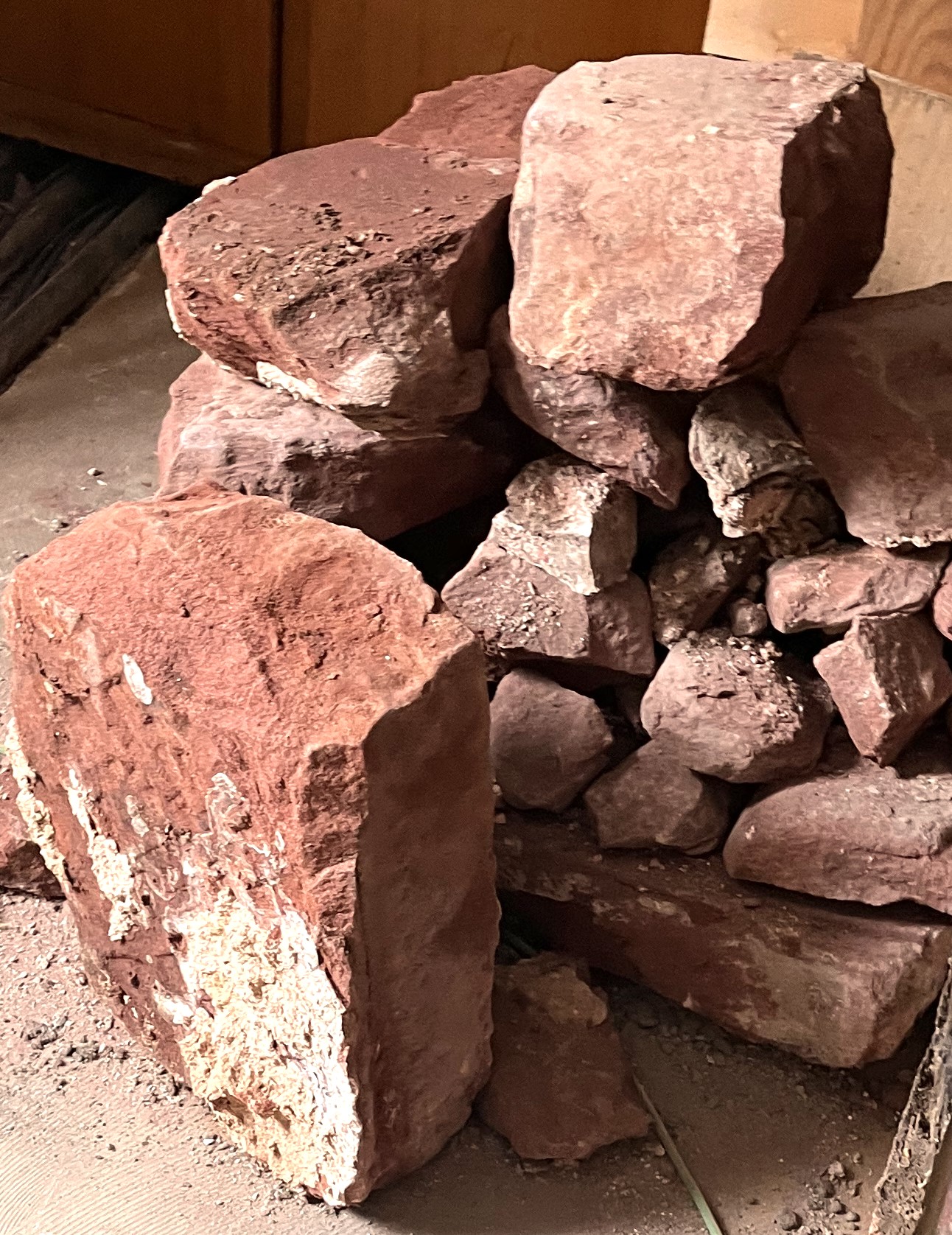 On the trail of Red Rocks - Lavinia Stamps